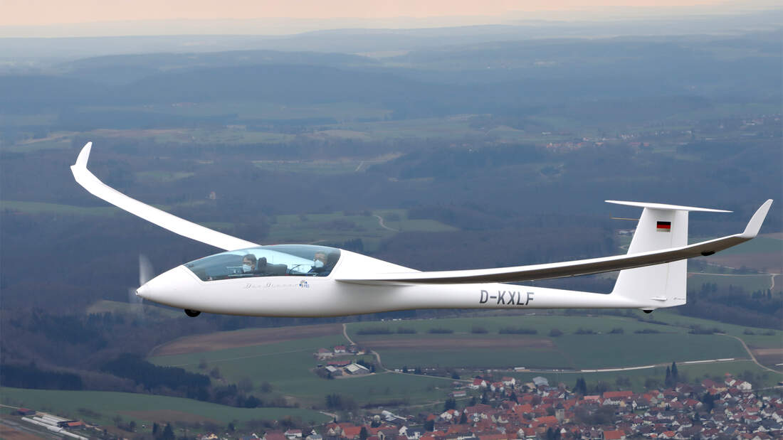 Segelflug: Duo Discus FES hebt ab | aerokurier
