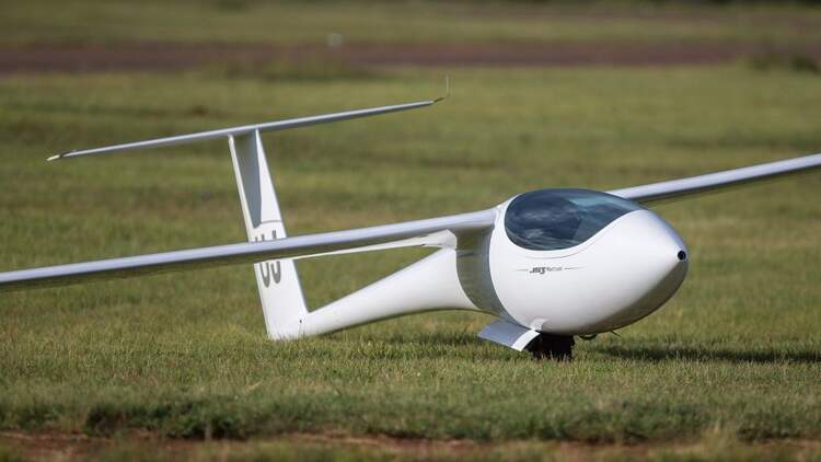 Jonker Sailplanes JS3: Das neue Rennklasse-Flugzeug fliegt | aerokurier